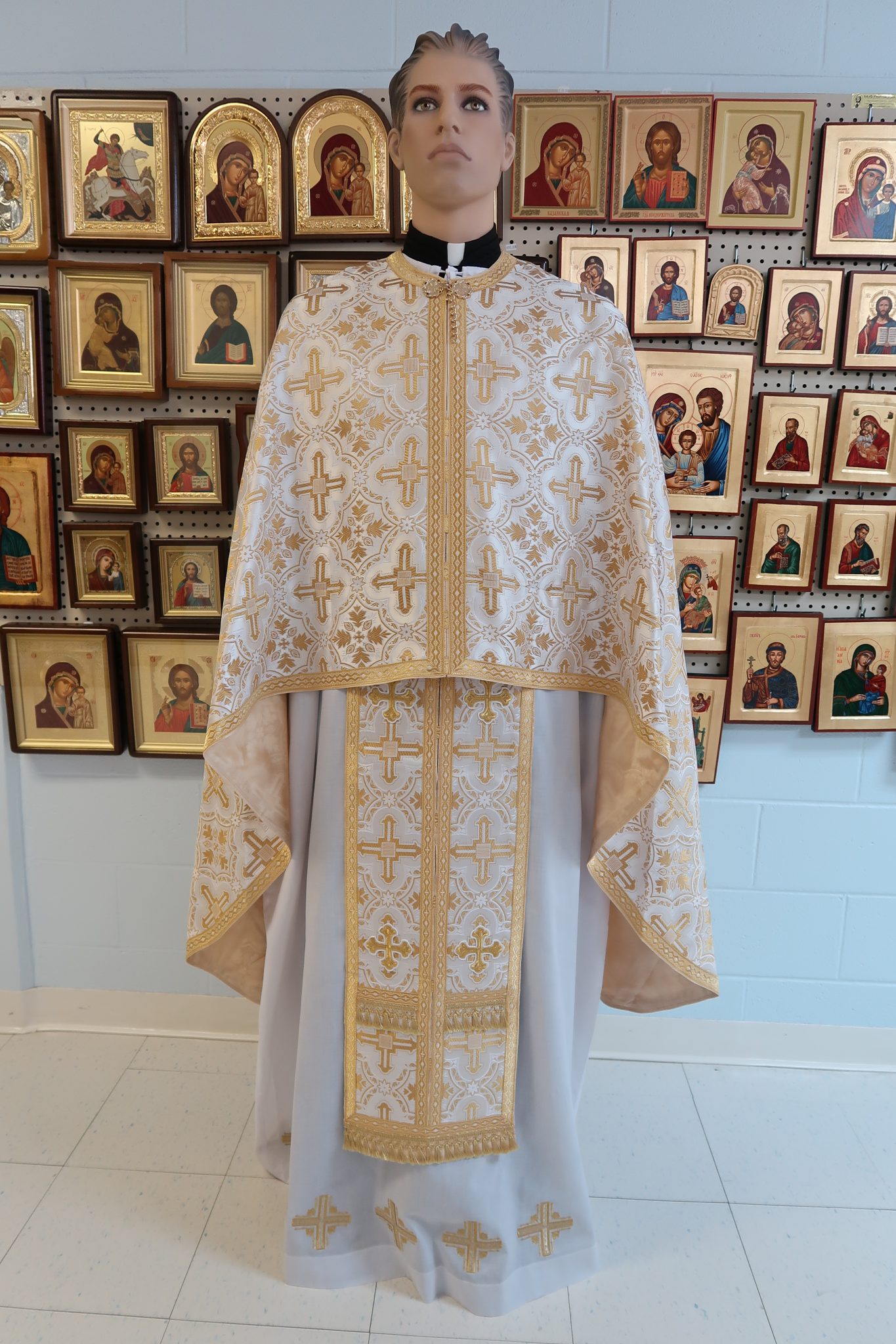 Off-White Gold Vestments Set – Byzantine Church Supplies