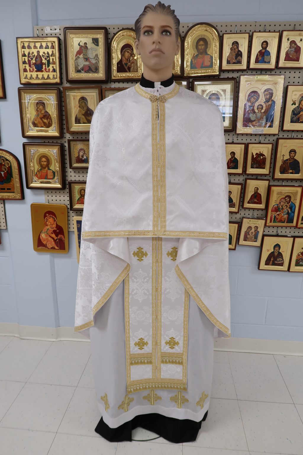 White Priestly Vestments Set – Byzantine Church Supplies